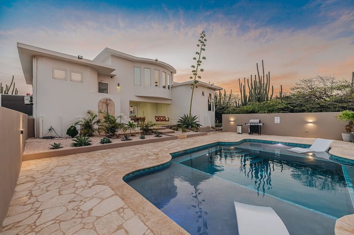 Hilltop Villa | 3min Palm Beach | Pool & Views - Aruba