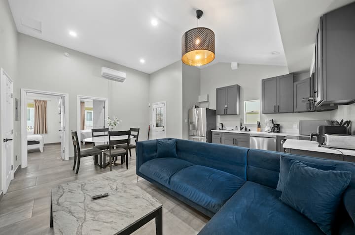 Spacious 2br Home Near Usc, Dtla & Expo W/backyard - Inglewood, CA