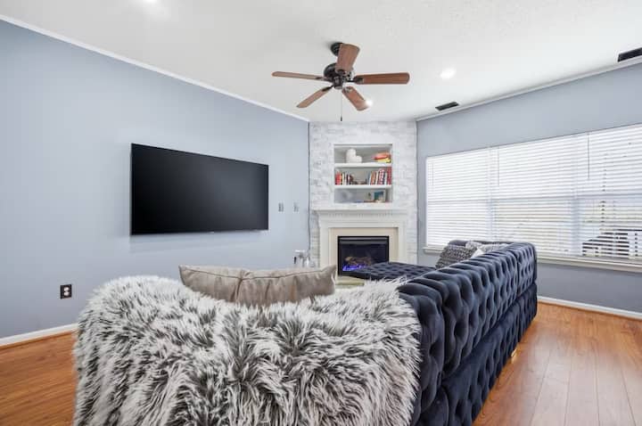The Phoenix: 4br Lakeside Retreat | Luminest Homes - Hampton, VA