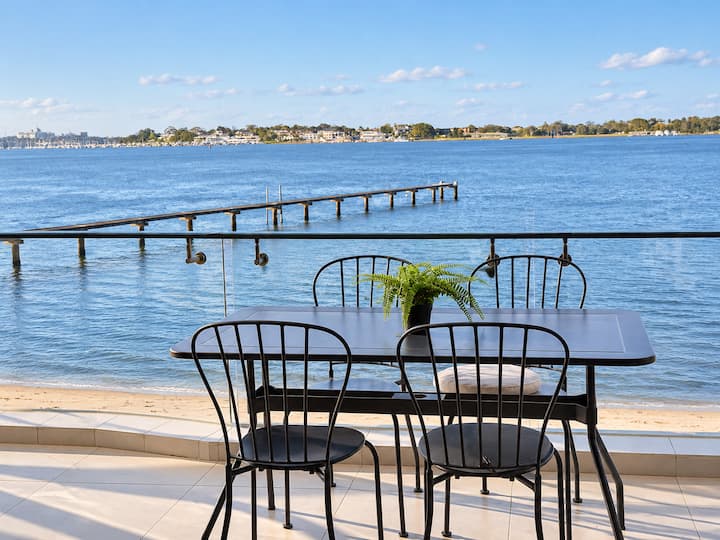 Luxury Beachfront Home With Direct Beach Access - Cronulla