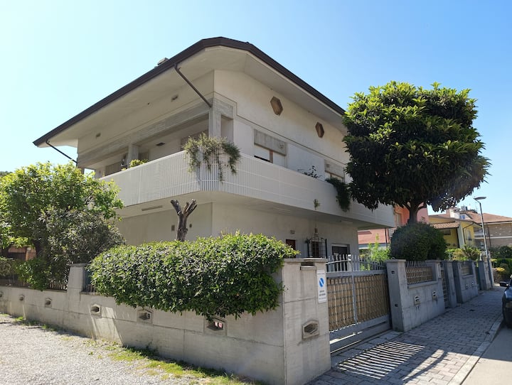 Appartamento Con Due Camere Con Spazio Esterno - Lignano Sabbiadoro