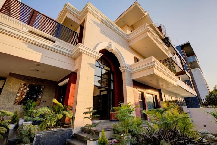 Entire Villa For Pre Weddings/haldi/mehndi/roka - Gurugram