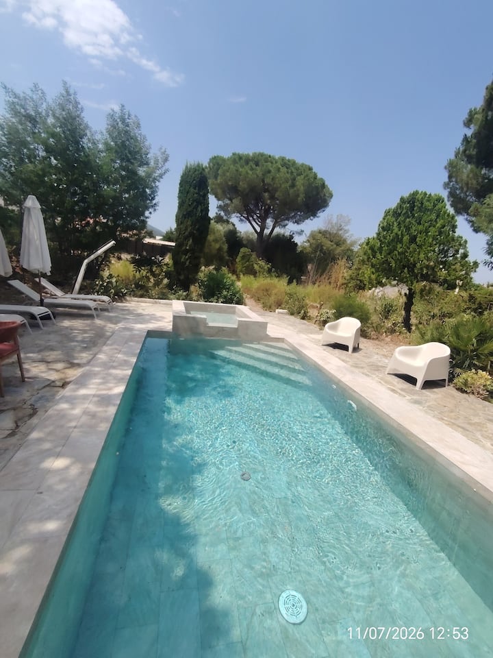 Maison Méditerranéenne Avec Piscine - Laroque-des-Albères