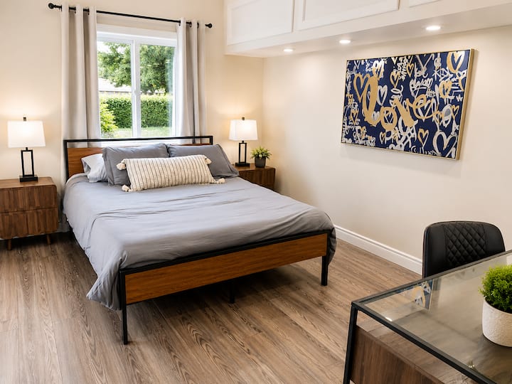 Modern 2br Main Floor Apt | Workspace & Laundry - Greater Sudbury