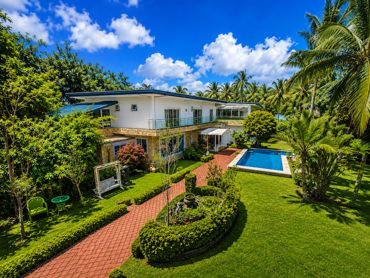 Elegant Victorian Manor In Tagaytay | 4br For 16 - Talisay