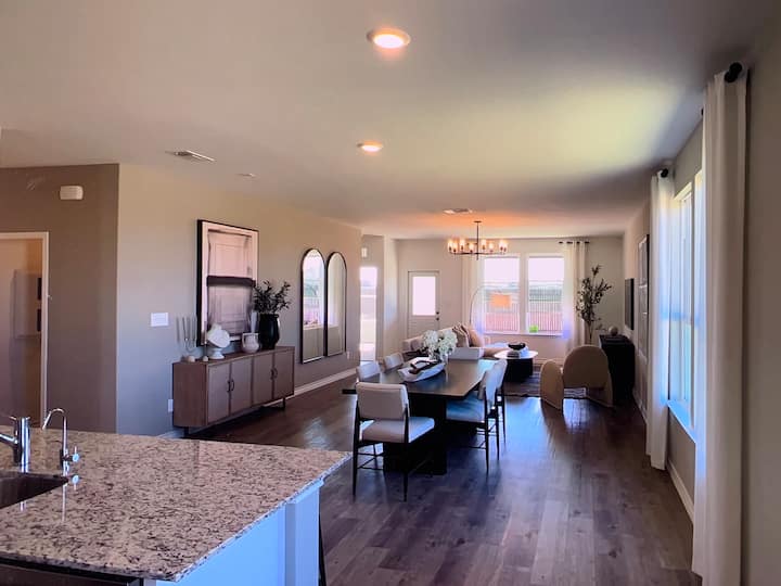Stylish Sanctuary For Every Season - Oceanside, CA