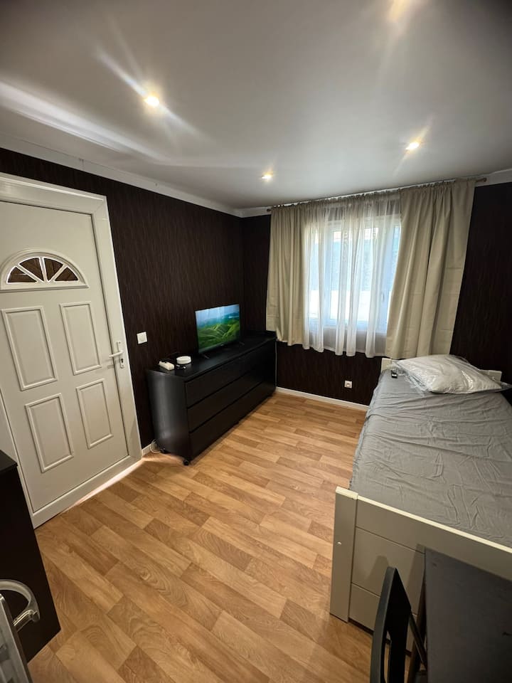 Un Studio Avec Entrée Privée - Yerres