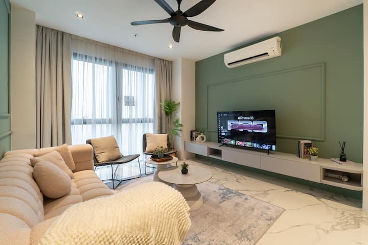 Warm Green 2br Retreat @ Lumi Tropicana - Petaling Jaya