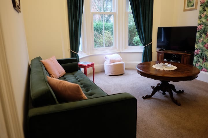 Number 42 - 4 Bedrooms, 15 Mins From Beach - Scarborough
