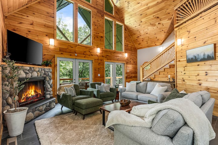 Private Luxury Cabin | Hot Tub | Sauna | Sleeps 13 - Blue Ridge, GA