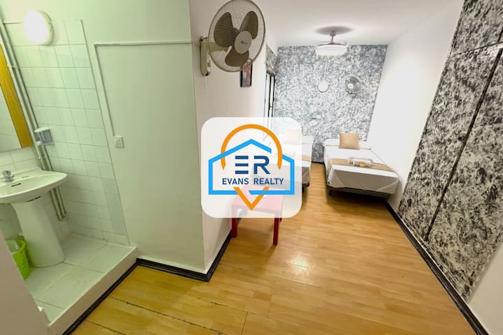 Evans Realty (H215) - Euro Holitel Hostel - Fuengirola