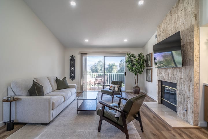 Desert Solis | Stunning Remodel In Gated Community - Palm Desert, CA