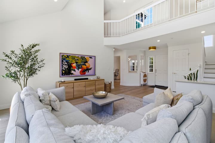 Chic 3br W/ Private Fenced Backyard Oasis - Foster City