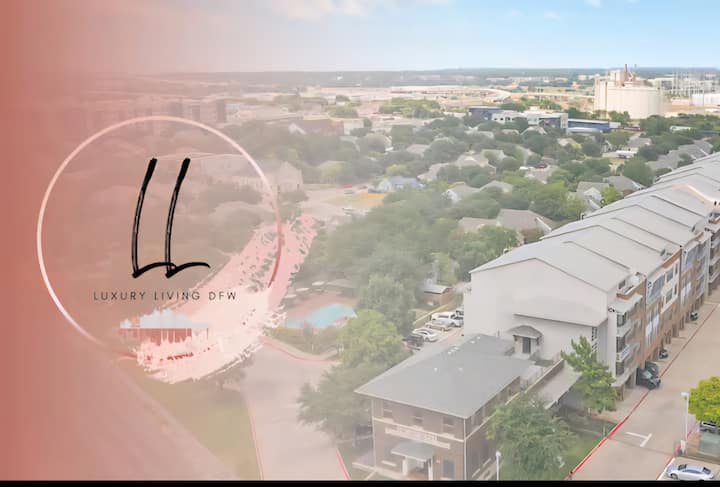 Modern Split-level Loft | 2 Queen Beds, Pool & Gym - Fort Worth, TX