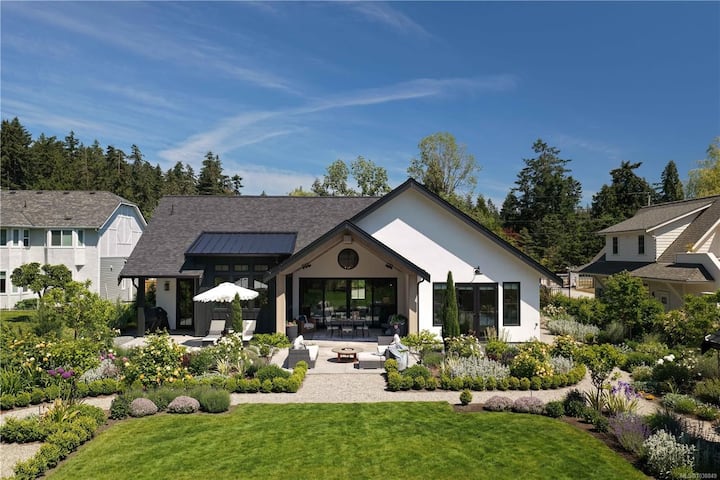 Napa Style Rancher+high End Finishes+patio+bbq - Sidney