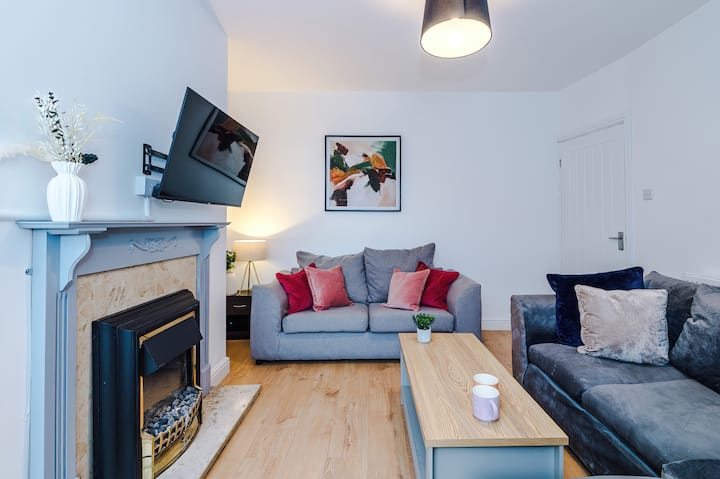 Spacious 6 Bed 2.5 Bathroom - Crewe