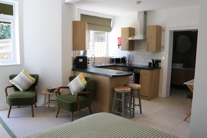 Stylish Boutique Retreat With Private Courtyard - Eastbourne