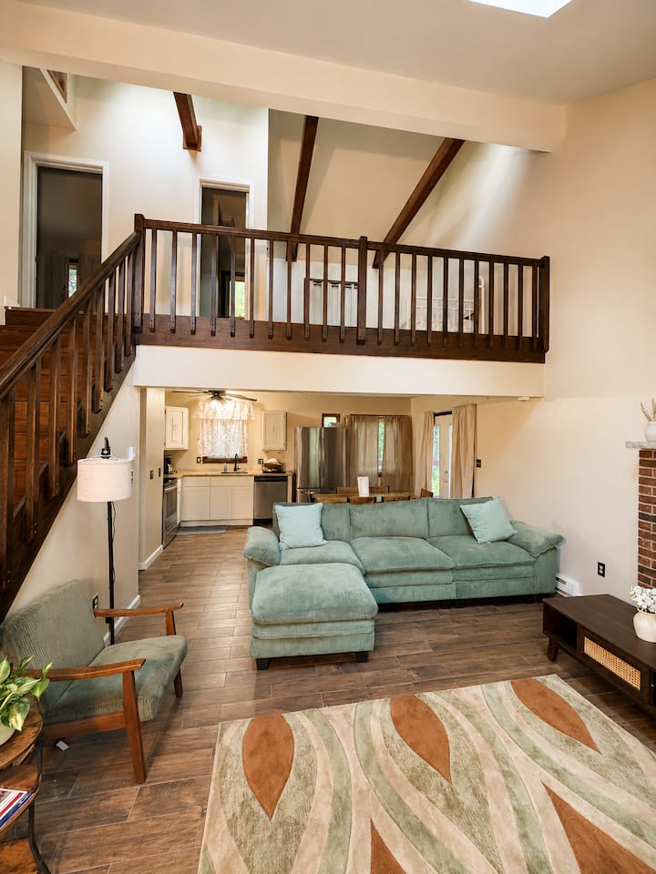 Cozy Home In Poconos With Fireplace And Deck. - Pocono Lake, PA
