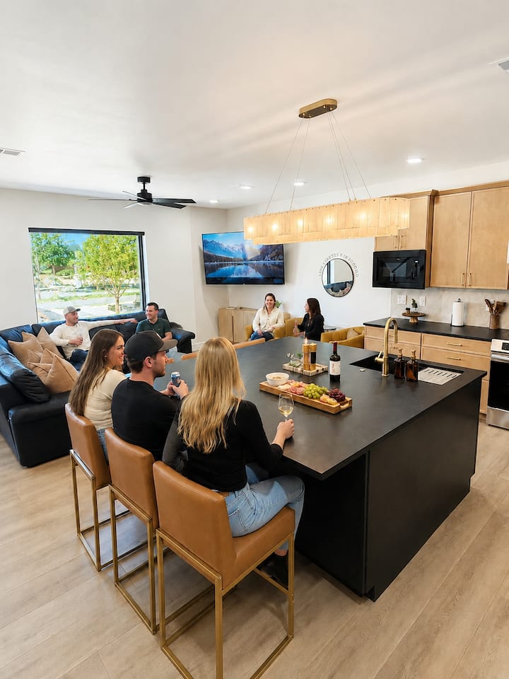 Modern Bv Retreat | 3br/3ba + Hot Tub - Buena Vista