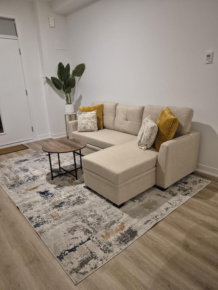 The Maple Retreat - Brampton