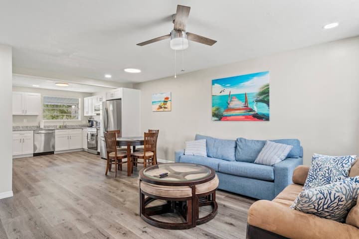 Manasota Beach 9.5-acre Retreat Sleep 22 - Englewood, FL