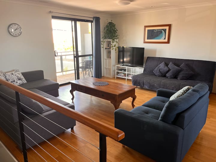 Café Heart 
Mt Hawthorn
Spacious 1 Bed Apartment - Perth