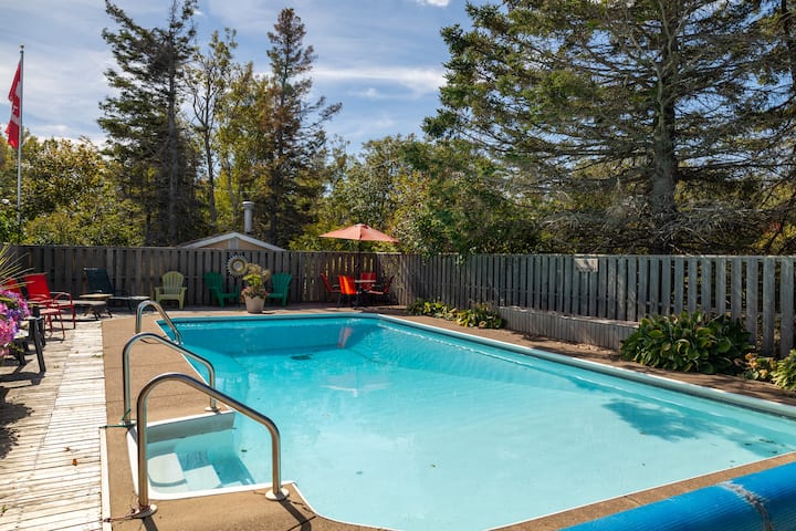 Waterfront Cottage With Pool, 20 Min From Town - Charlottetown