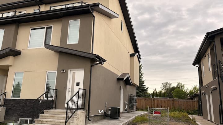 Bsmt Suite | Whyte Ave | 10 Mins Expo | 10 Mins Dt - Edmonton
