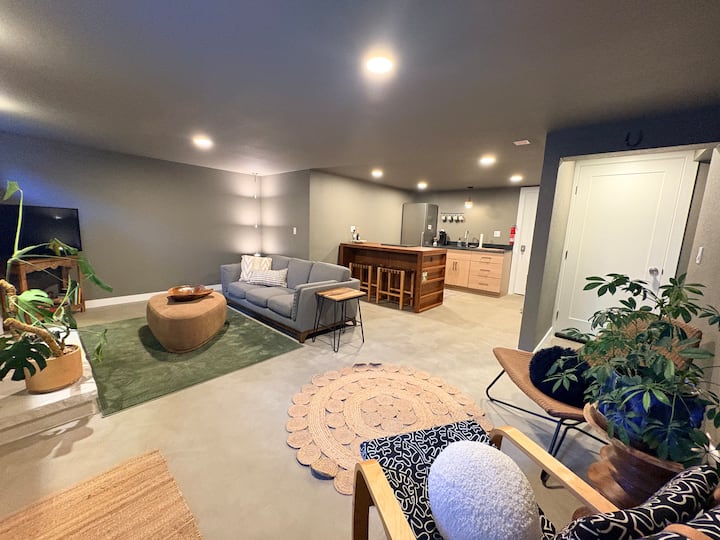 Luxury Modern Two-bedroom Private Apartment - Wheat Ridge, CO