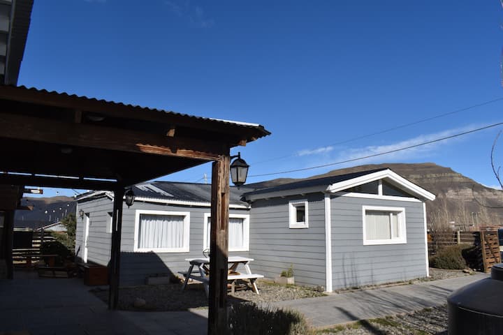 Argentina, Refugio De Montaña - El Calafate