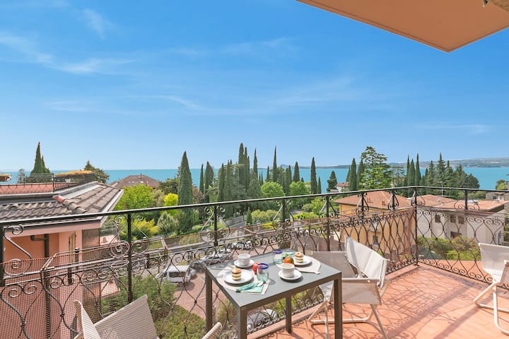 Roma 62 Lake View,terrace & Private Park - Gardone Riviera
