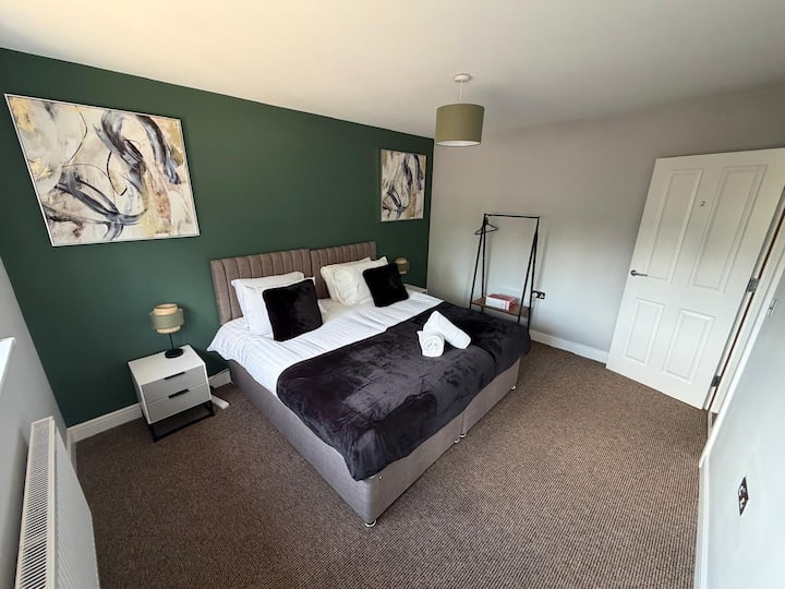 4br House | Long Stay Discounts - Stourport-on-Severn