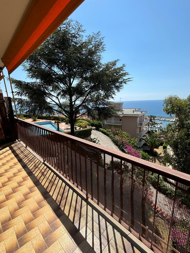 E218 - Bilocale Con Vista Mare E Piscina - Ligurien