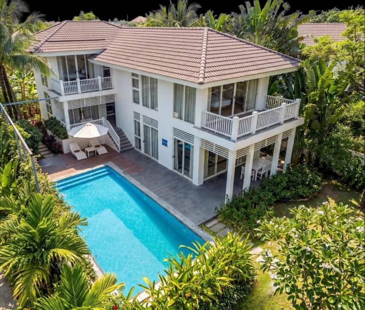 Beachfront Tropical Villa | Huge Pool & Bbq Garden - Đà Nẵng