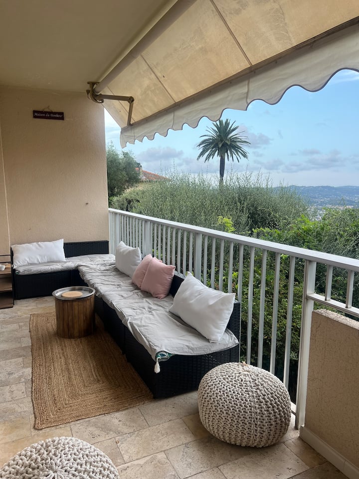 Climatisé, Vue Sur La Mer Balcon Wifi
2 Parkings - Grasse