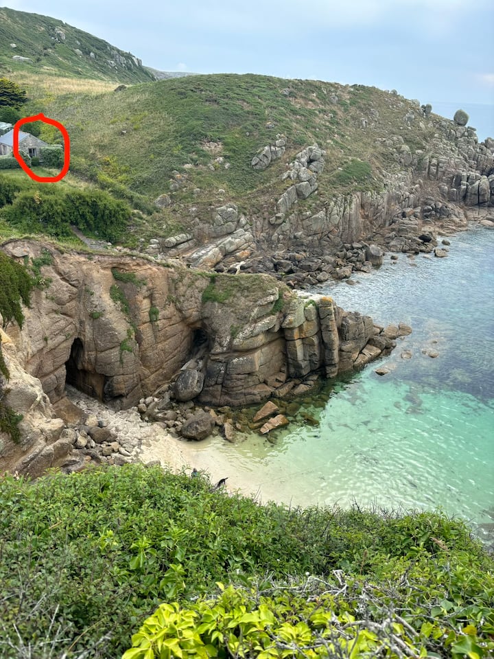 Beachhouse W Private Large Beachfront Garden Wi-fi - Porthcurno