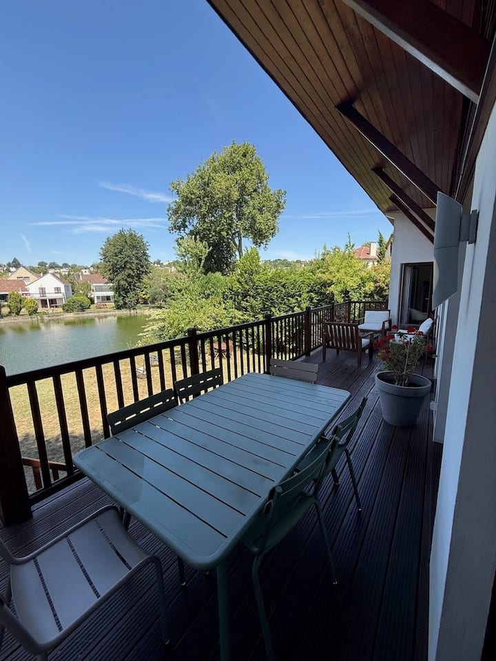 Lake House In A Private Estate Near To Paris - Versailles
