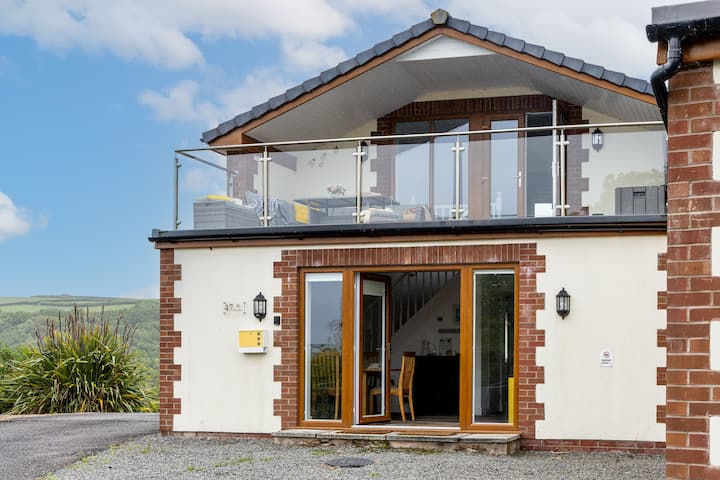 Spacious 2 Bed Lodge | Balcony | Mid Devon - North Devon