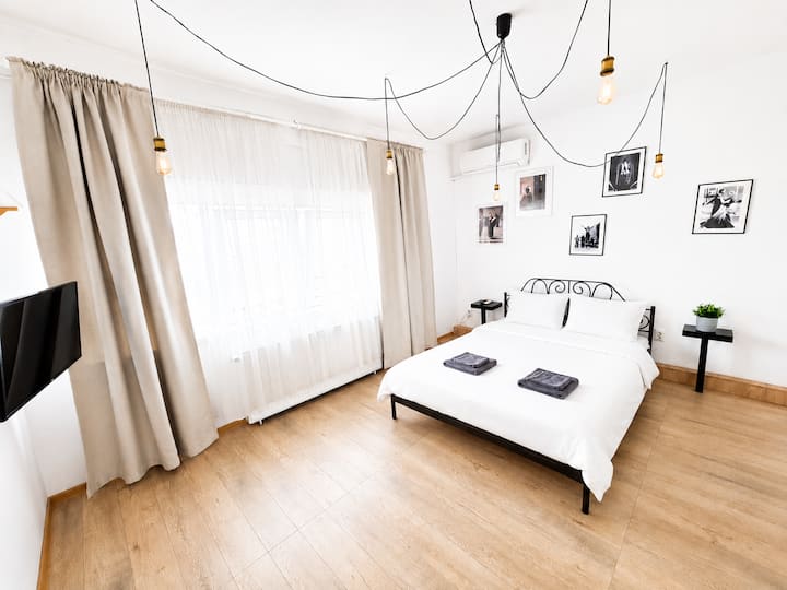 6 Bedroom Apartment Oldtown - Bucarest