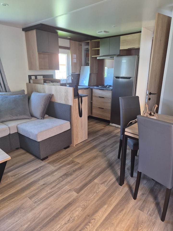 Mobil Home En Très Bon éTat, Fonctionnel, 8 Places - Bias