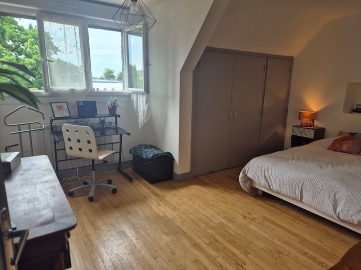 Chambre Avec Lit Très Confortable King Size - Vannes