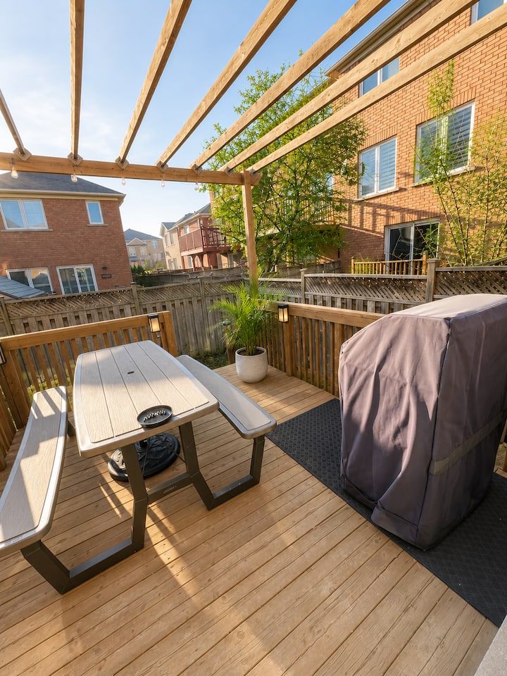 Relax In Style! Bbq+large Backyard! Guest Favorite - Vaughan