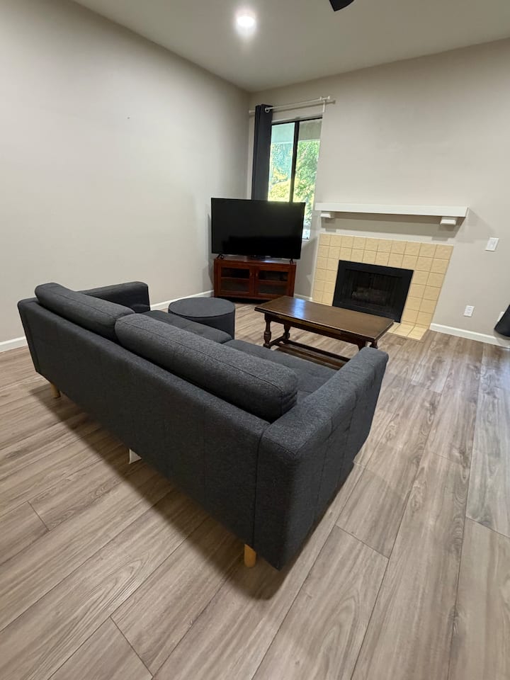 Spacious 2 Bed 2 Bath Central Fremont Condo - 프리몬트