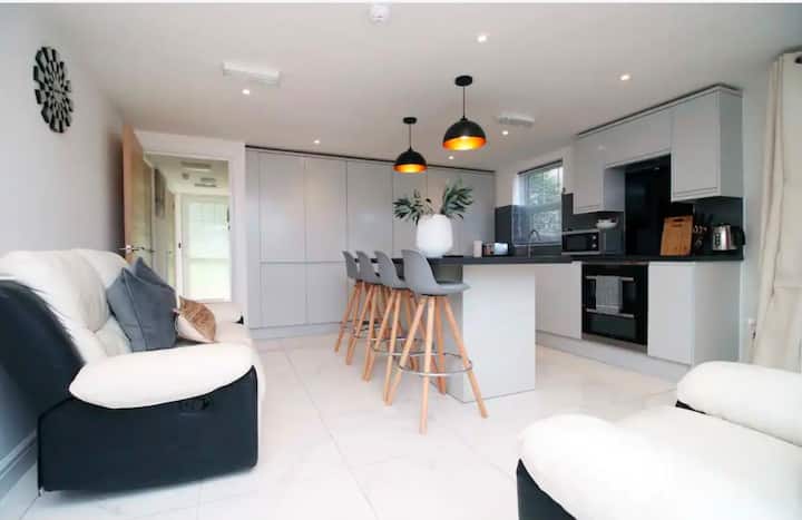 Bristol Black & Gold Residence 5bed - Bristol