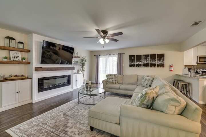 4 Mi To Dtwn: Garland Getaway W/ Fenced-in Yard - Garland, TX