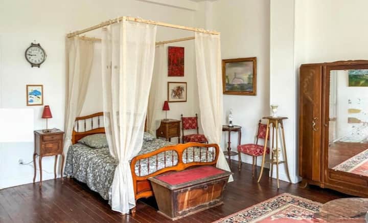 Chambre Dans Un Château - Neufchâtel-en-Bray