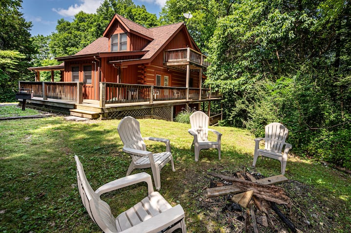 Snuggled Inn | Forest Views  4 Private Suites - Nashville, IN