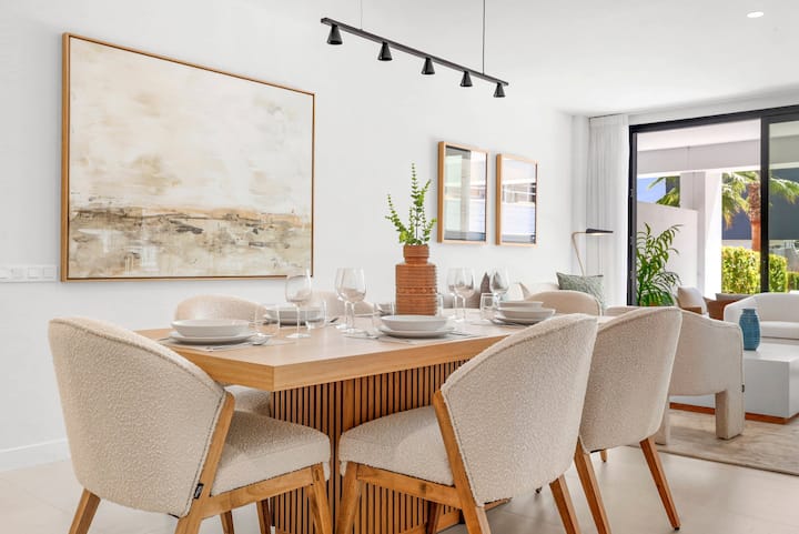 Moderno Oasis Con Jardín Y Piscinas En Vanian - Estepona