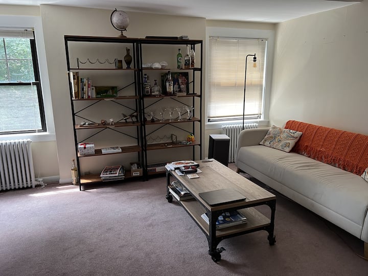 Pittsburgh Apartment Near Park & Shops (Long Stay) - Pittsburgh, PA