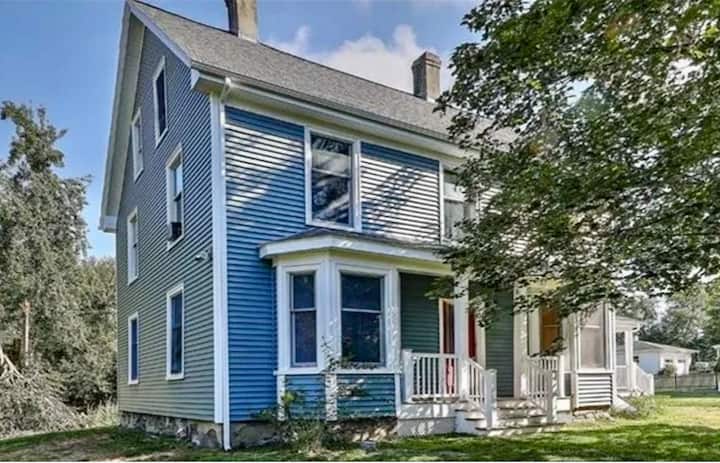 Elegant Farmhouse Lodging In Tiverton Four Corners - Little Compton, RI